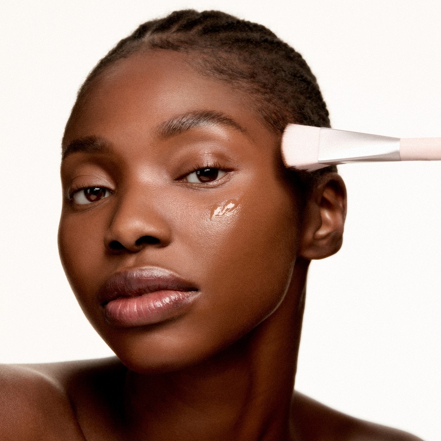 KYLIE COSMETICS Skin Tint Blurring Elixir Foundation ️ online kaufen | DOUGLAS